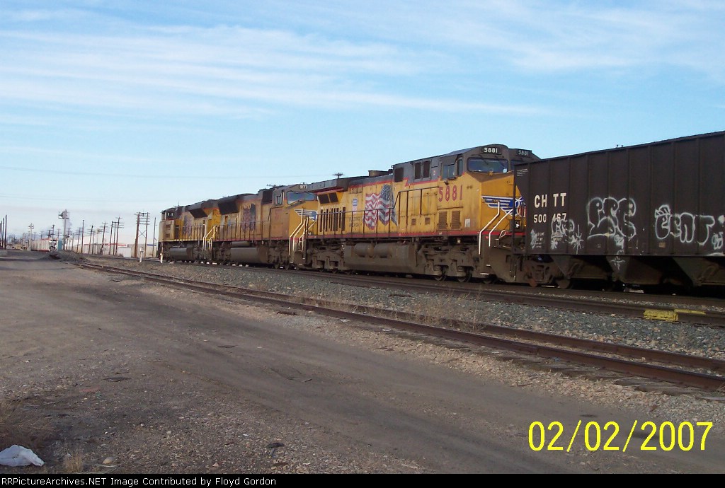 UP 5881 , UP 5177 on westbound freight UP